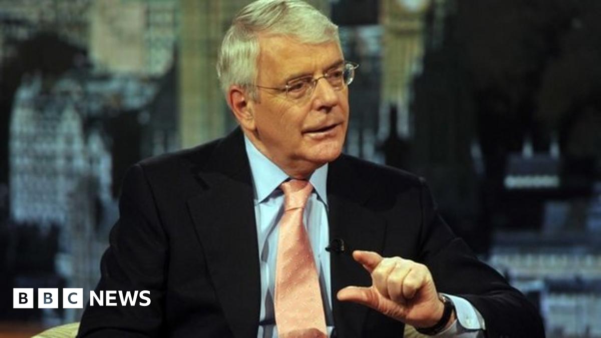 Sir John Major praises immigrants for 'guts and drive' - BBC News