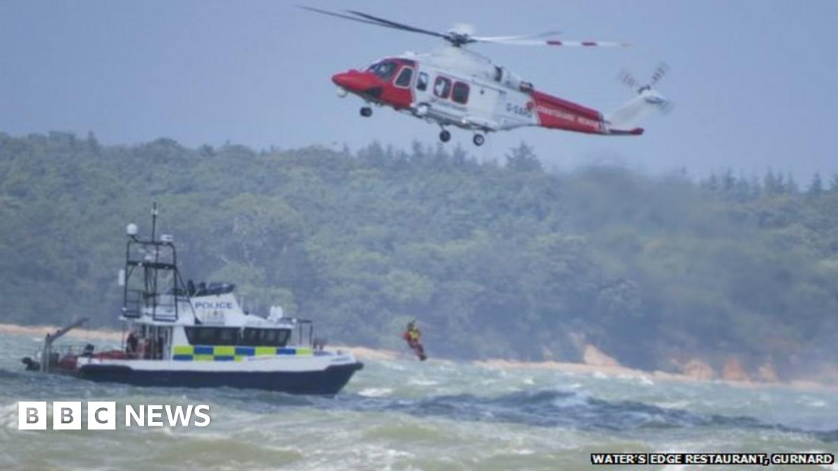 Solent yachtsman dies in boom accident - BBC News