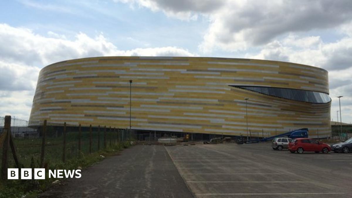 Derby Arena to host city's pantomime after 2014 show cancelled - BBC News