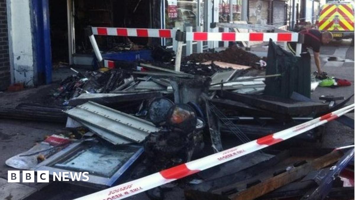 Ruptured gas supply alight during fire in Acocks Green - BBC News