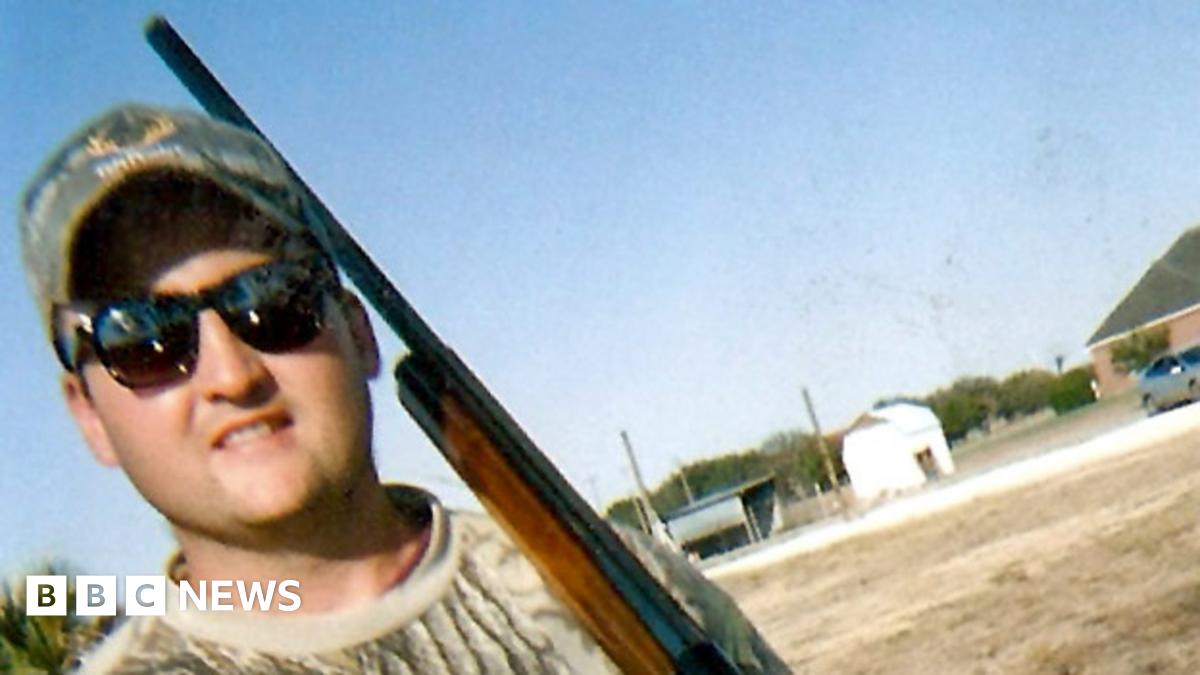 Guide dogs and guns: America's blind gunmen - BBC News