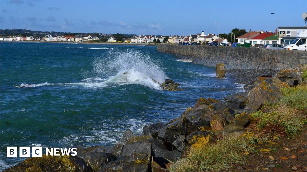 Guernsey Bulwer Avenue storm damage repairs - BBC News