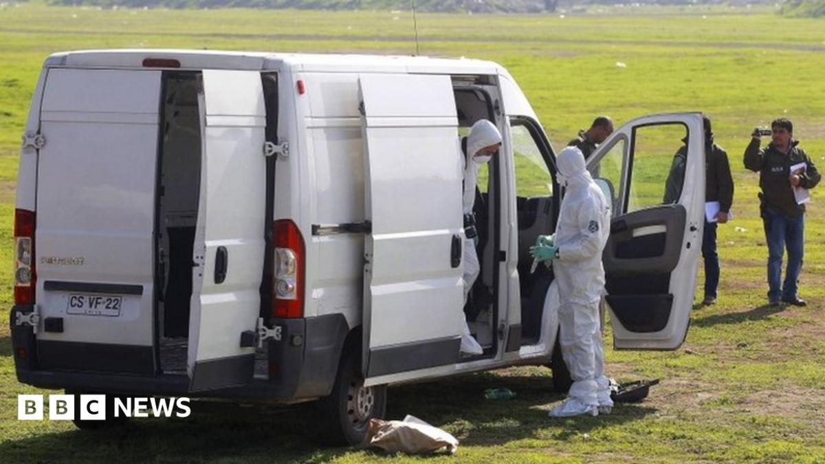 Chile gang robs $10m from armoured van in record theft - BBC News