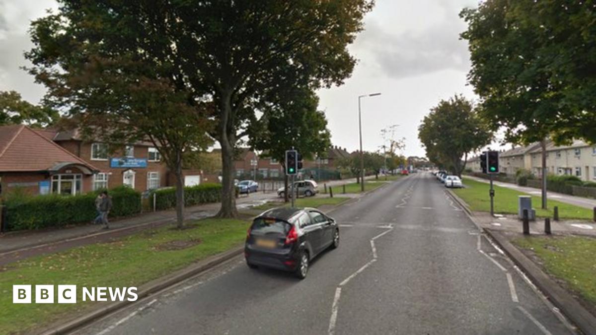 Man arrested over Hull hit-and-run crash - BBC News