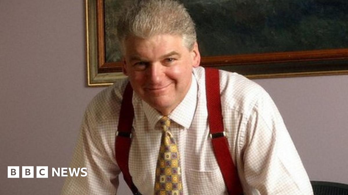 Middlesbrough mayor praises improving coroner service - BBC News