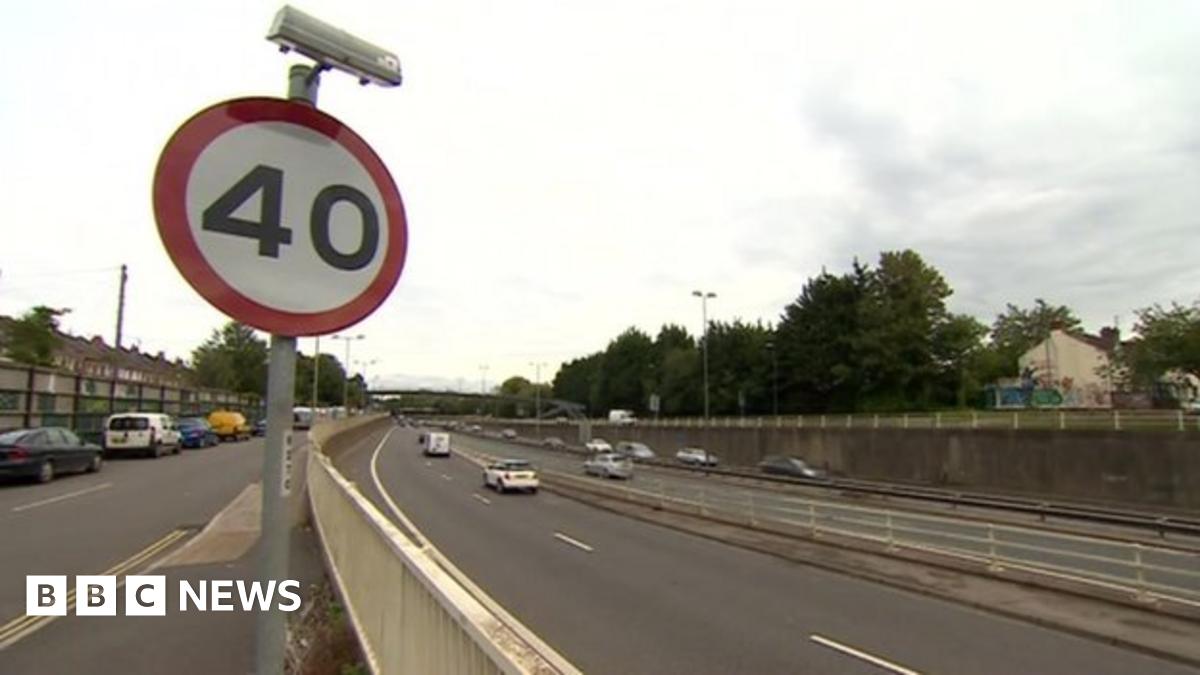 6,000 drivers caught speeding on M32 in 15 days - BBC News