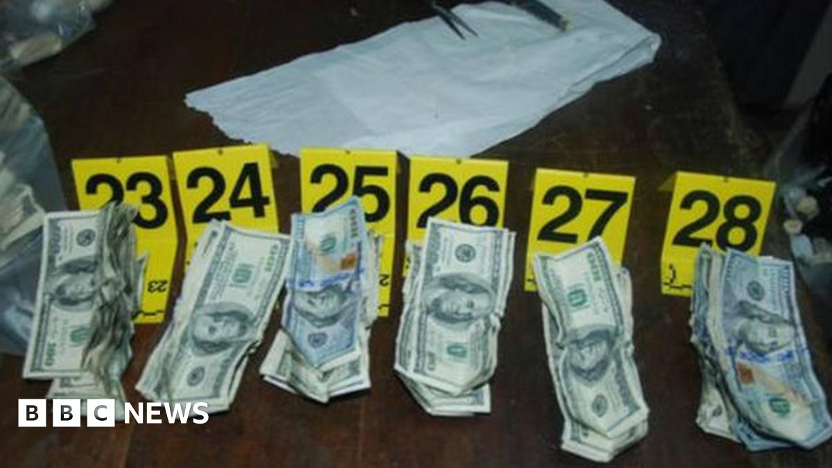 Smuggler who 'ate money' sentenced in Jamaica - BBC News