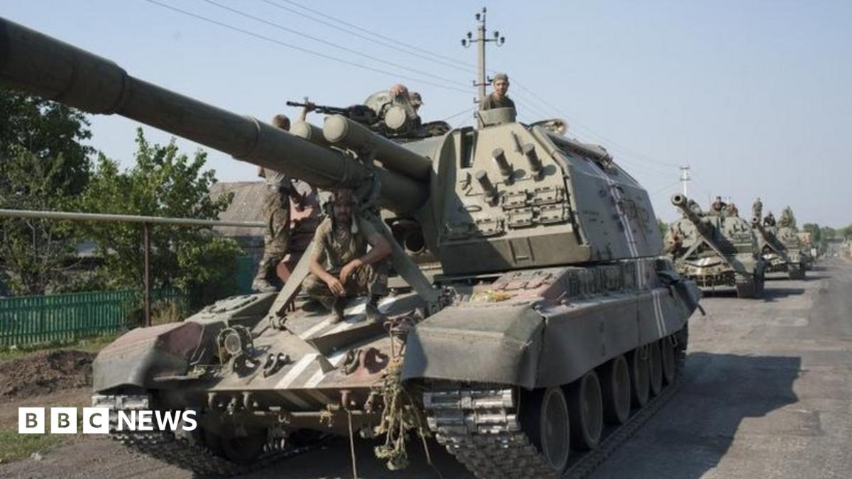Ukraine 'hits Russia armoured column' amid aid impasse - BBC News