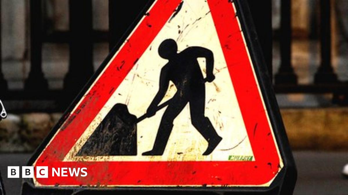 A55 and A483 roadworks criticism - BBC News