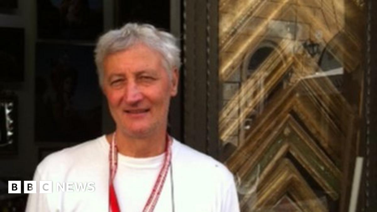 Shopkeepers in Rome reveal daily struggle - BBC News