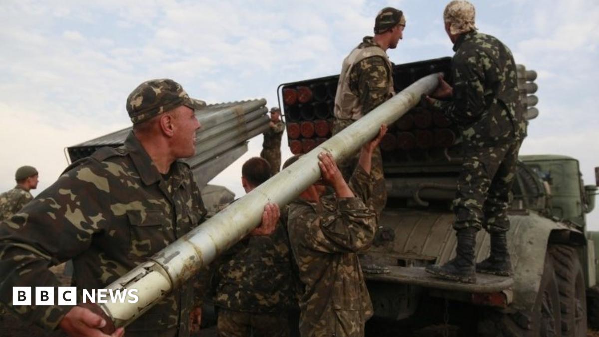 Ukraine street battles in Luhansk as troops advance - BBC News