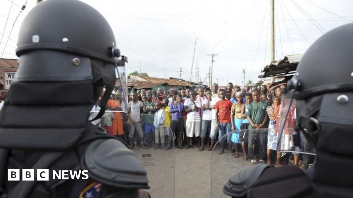 Ebola crisis: Liberia police fire at Monrovia protests - BBC News