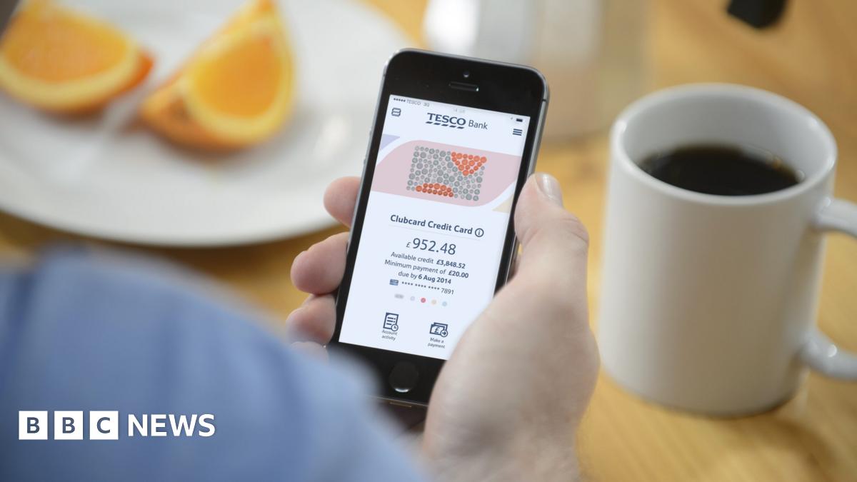 Mobile phone scam hits hundreds of students - BBC News