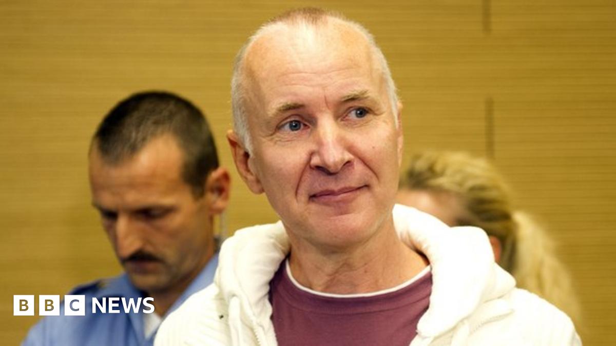 'Cannibal' trial: German policeman in court over killing - BBC News