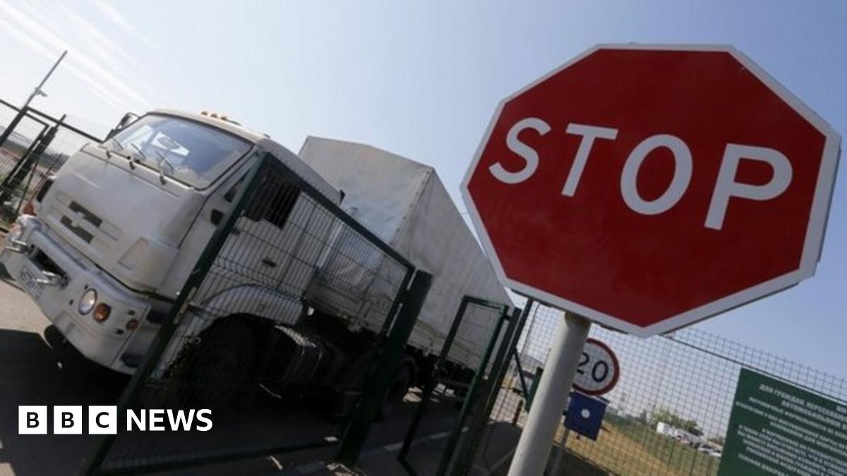 Ukraine crisis: Russian lorries leave as Merkel visits - BBC News