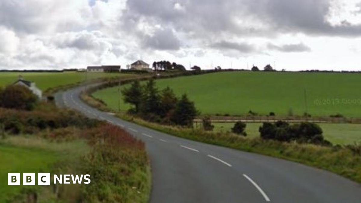 Teenage passenger killed in Isle of Man car crash - BBC News