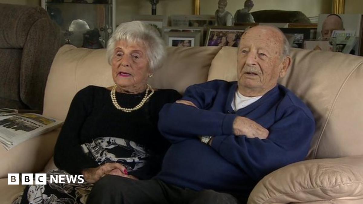 Maurice and Helen Kaye celebrate 80 years of marriage - BBC News