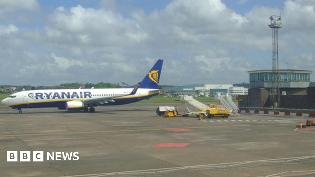 Ryanair confirms Glasgow Prestwick summer routes - BBC News