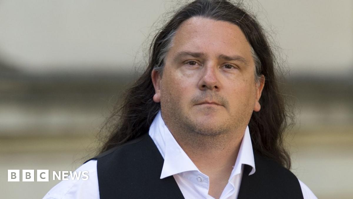 Judge criticises lawyer for 'Harry Potter' appearance - BBC News