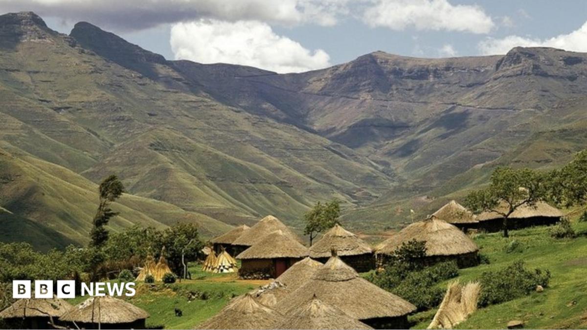 Lesotho 'coup' forces PM Thabane to South Africa - BBC News