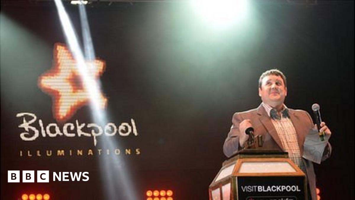 Peter Kay switches on Blackpool Illuminations - BBC News