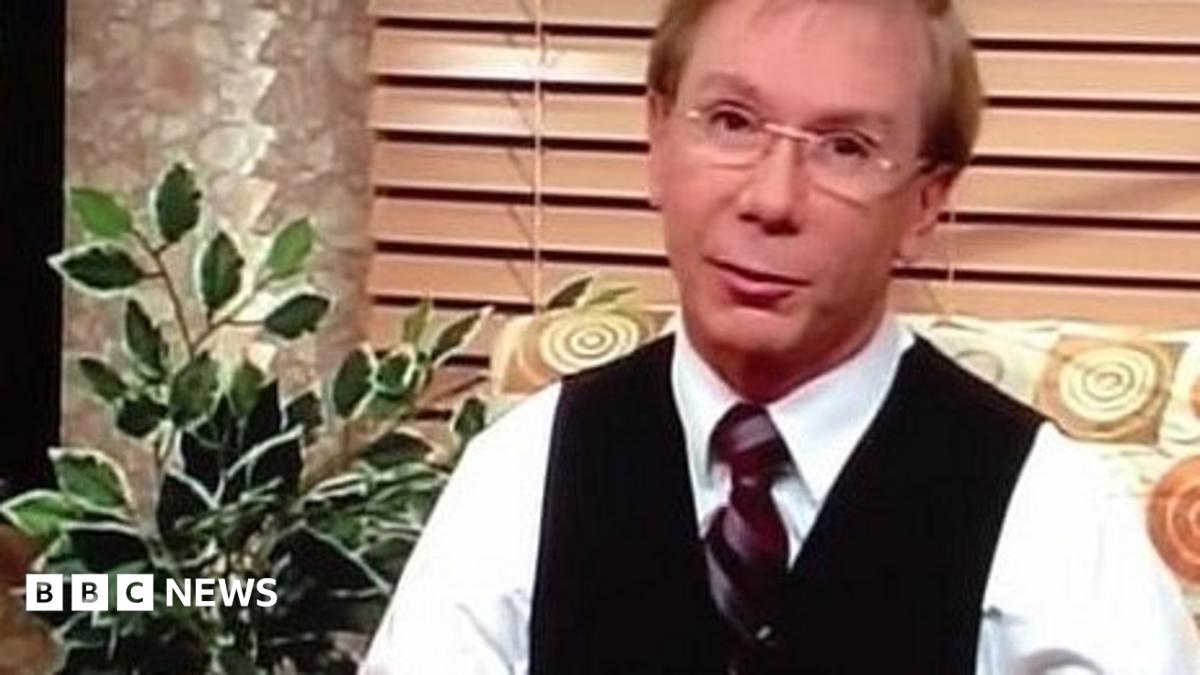 Scott Rogers: US TV host and ex-Suffolk teacher shot dead - BBC News