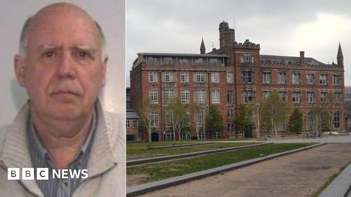 Chetham's indecent assault: Conductor jailed for pupil abuse - BBC News