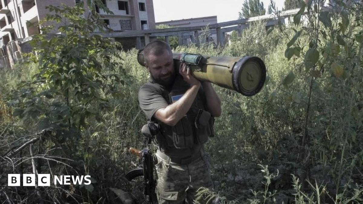 Ukraine crisis: Putin hopes for peace deal by Friday - BBC News