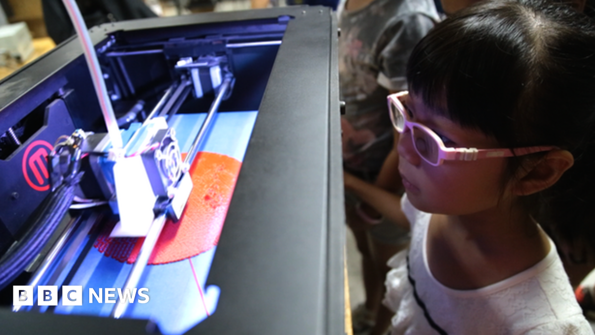 Hi-tech classes for Chinese children - BBC News