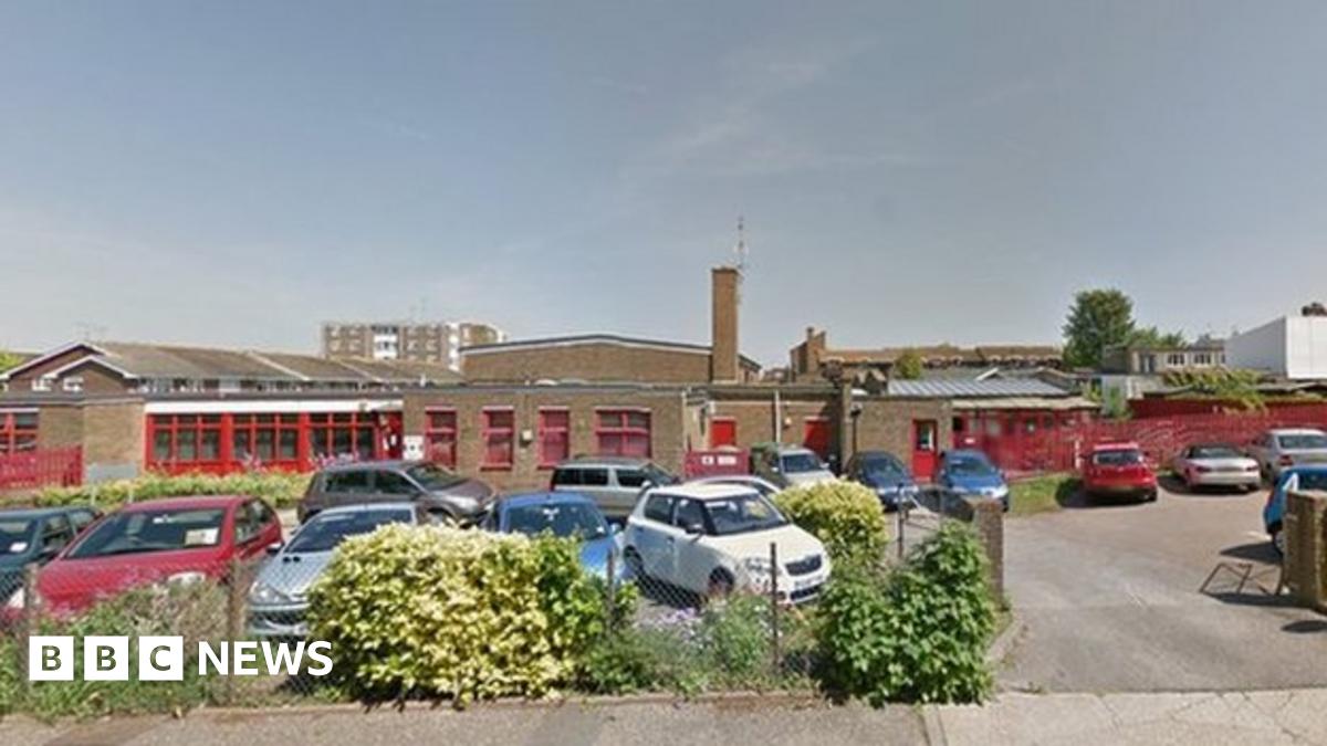 Heene school wants Worthing pub site for playground - BBC News