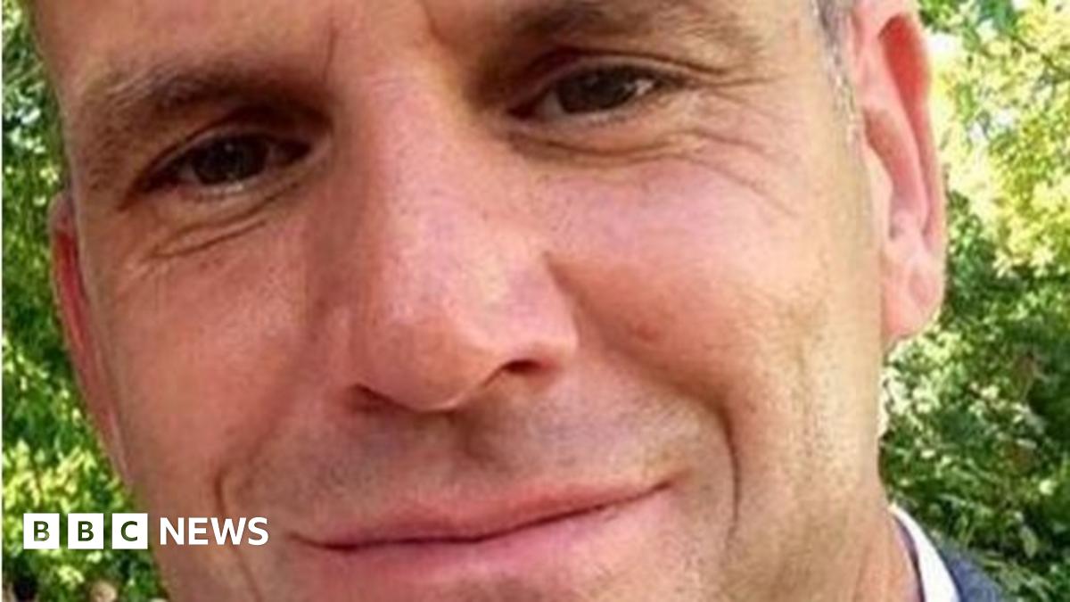 Sean Anderson named as worker who died in fall on BP's Unity - BBC News