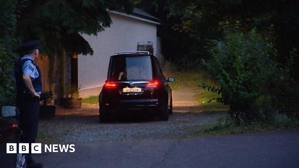 Cork deaths: Post-mortems carried out on Charleville bodies - BBC News