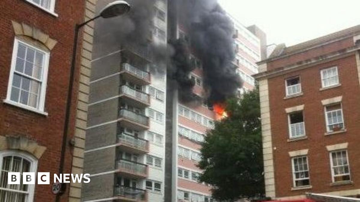 Bristol flat fire victim 'lit balcony fires' - BBC News