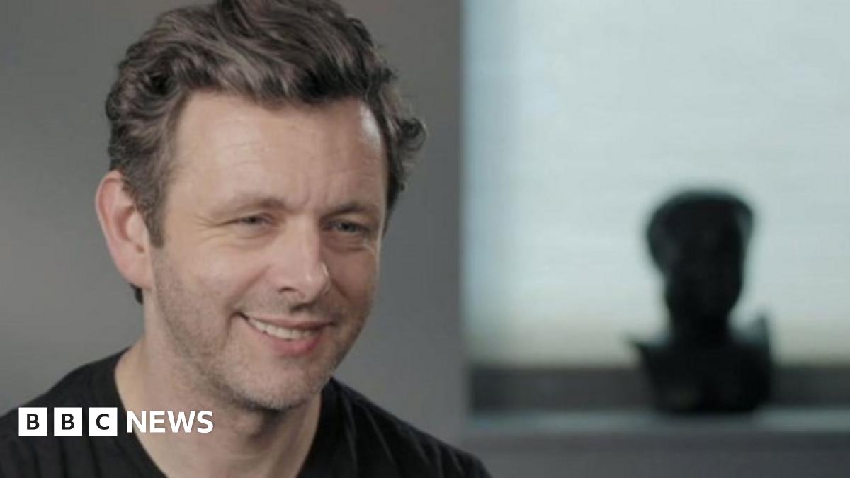 Michael Sheen takes Dylan Thomas play back to New York - BBC News