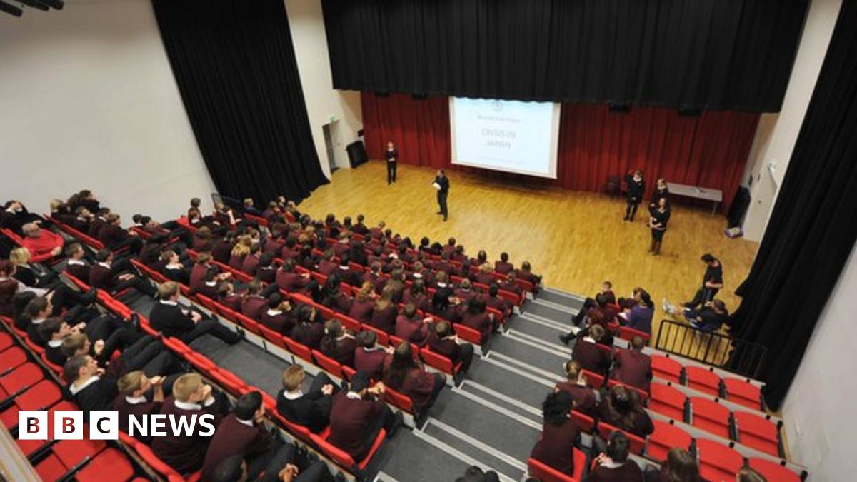 Wanted: 100 heads for England's most challenging schools - BBC News