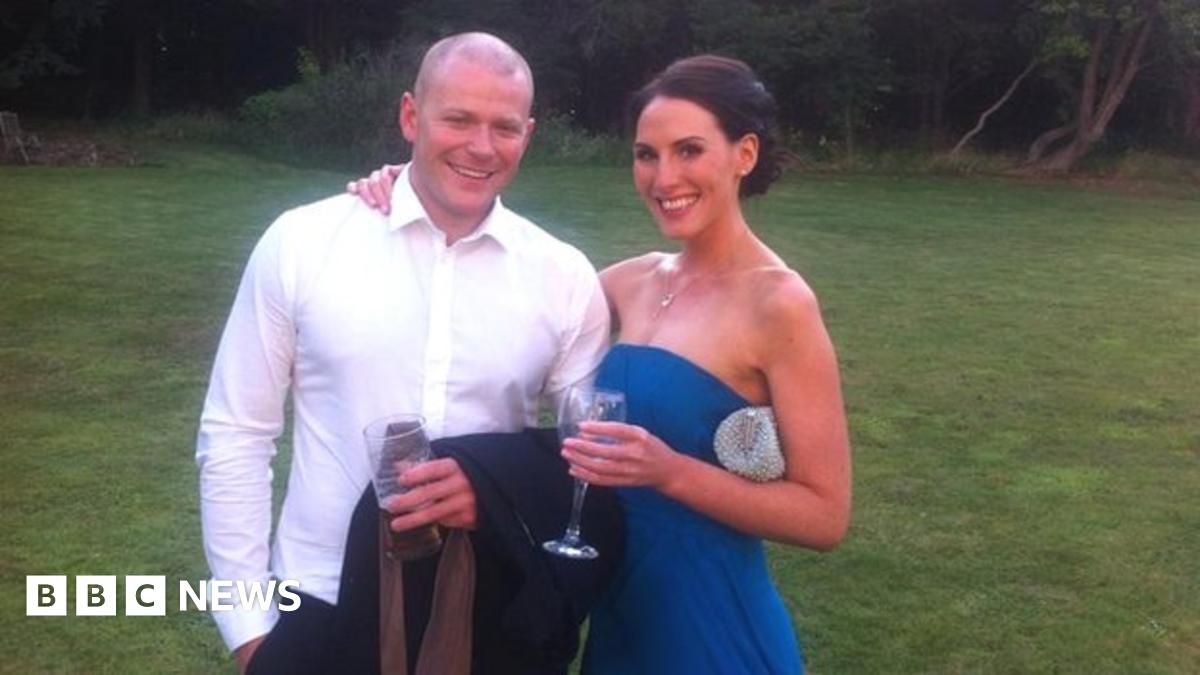 Tribute to Judith Garrett after Llangollen bike race death - BBC News