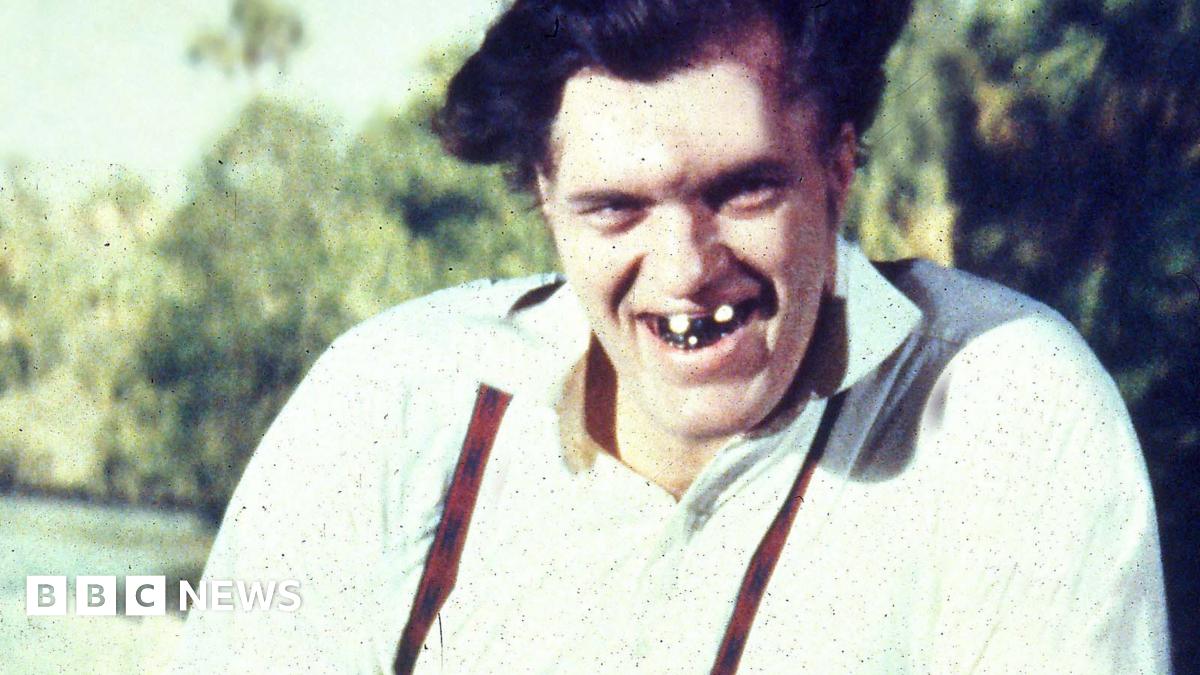 Richard Kiel, James Bond villain Jaws actor, dies at 74 - BBC News
