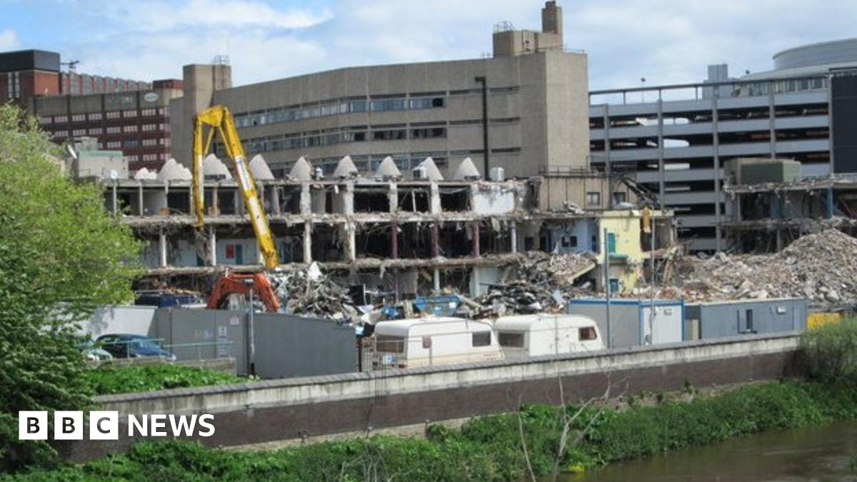 Yorkshire Post site could get high-rise flats and offices - BBC News