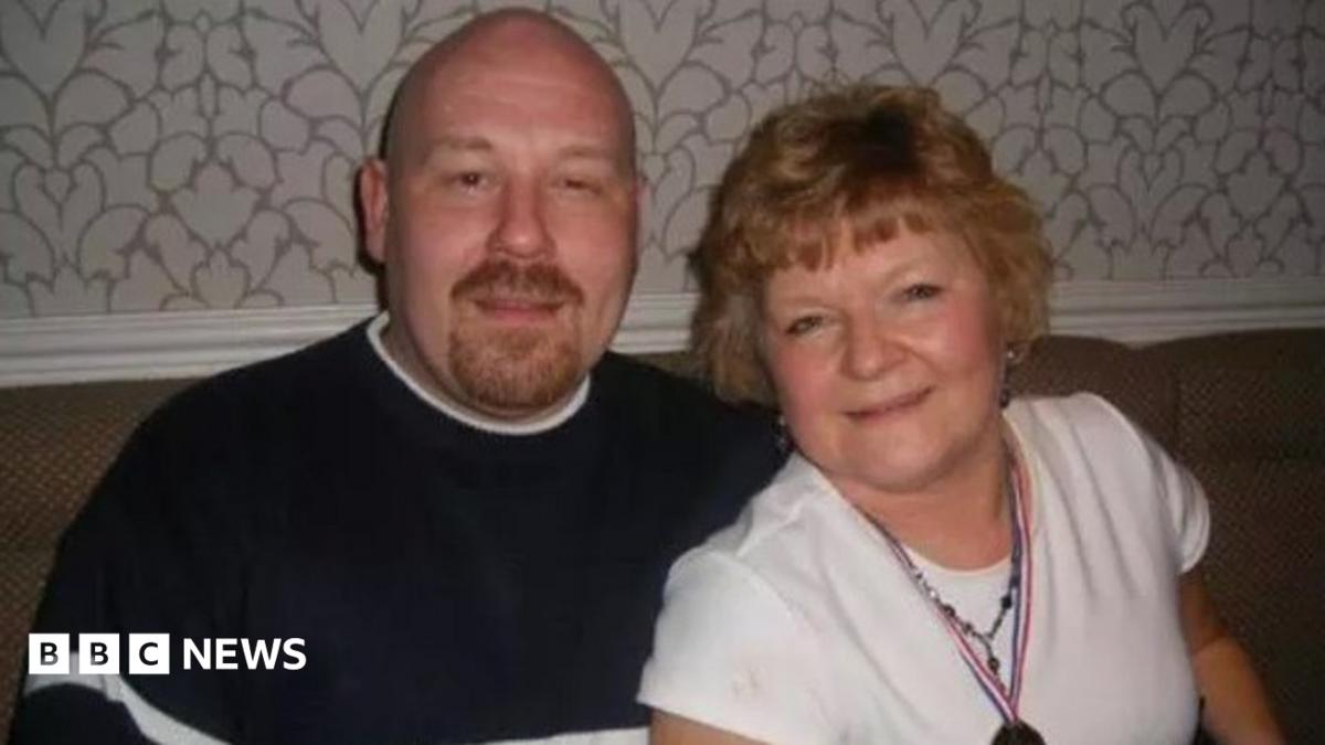 Southport death: Wayne Lowe was 'much-loved' - BBC News