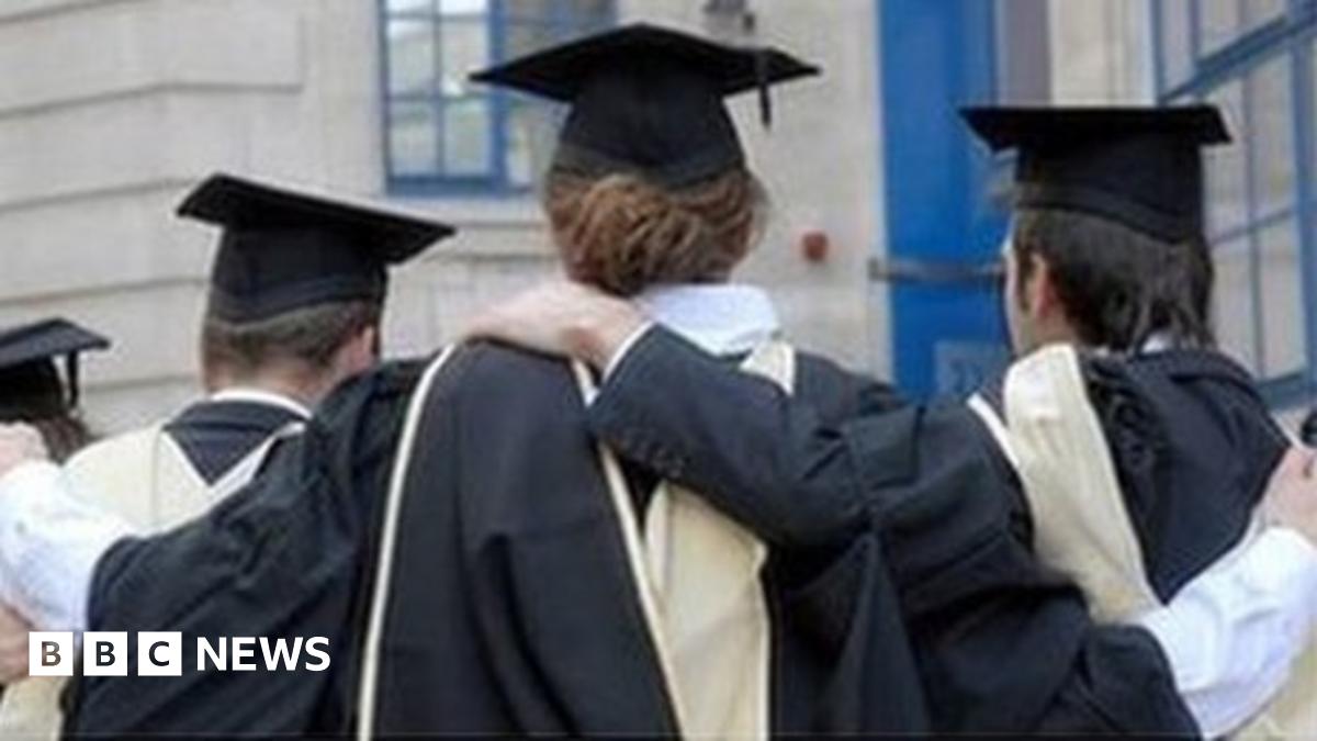 Student hardship fund cut is delayed by ministers - BBC News