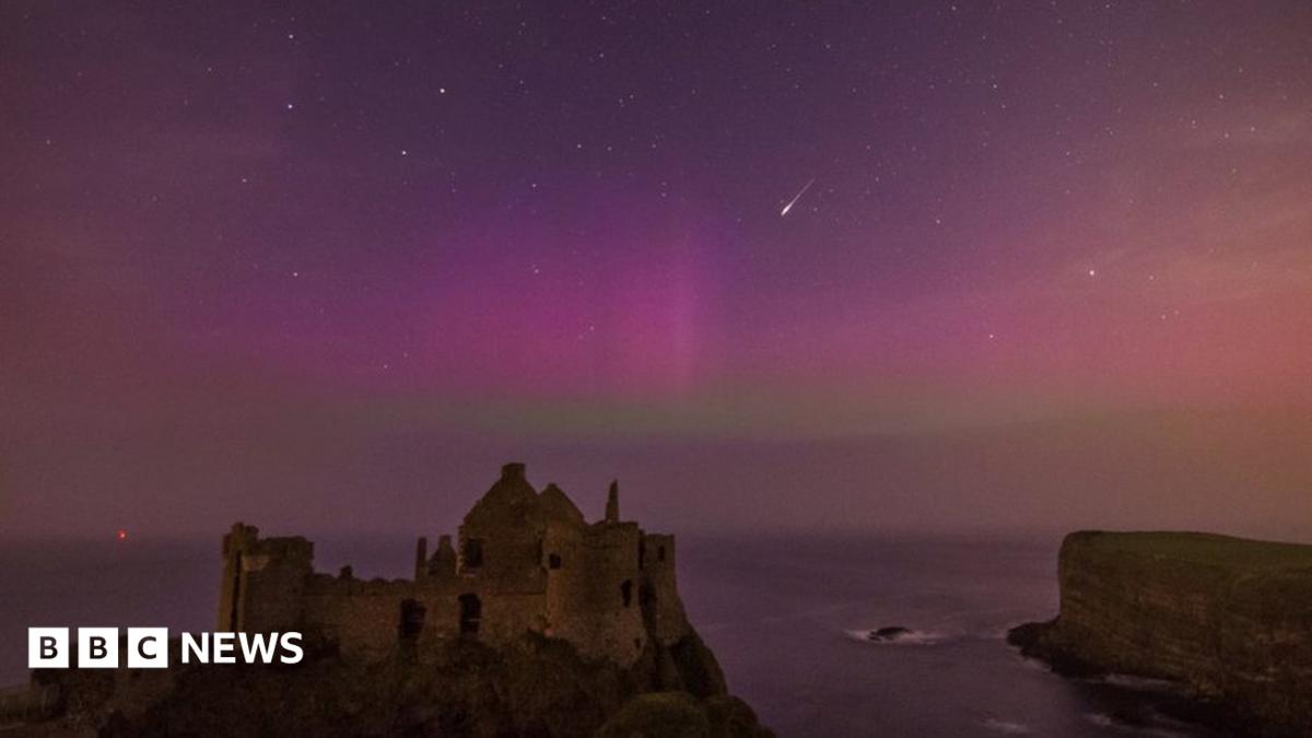 Aurora Borealis: Northern Lights over Northern Ireland - BBC News