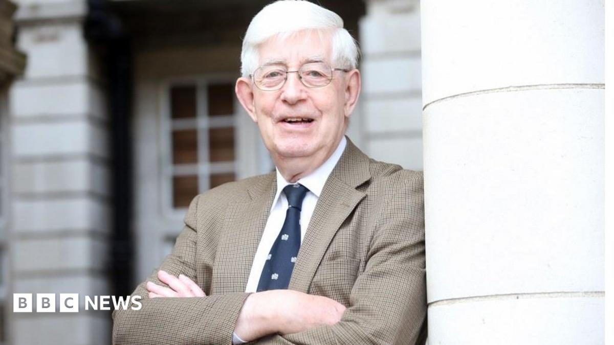 Award for Cardiff professor who helped develop ultrasound - BBC News