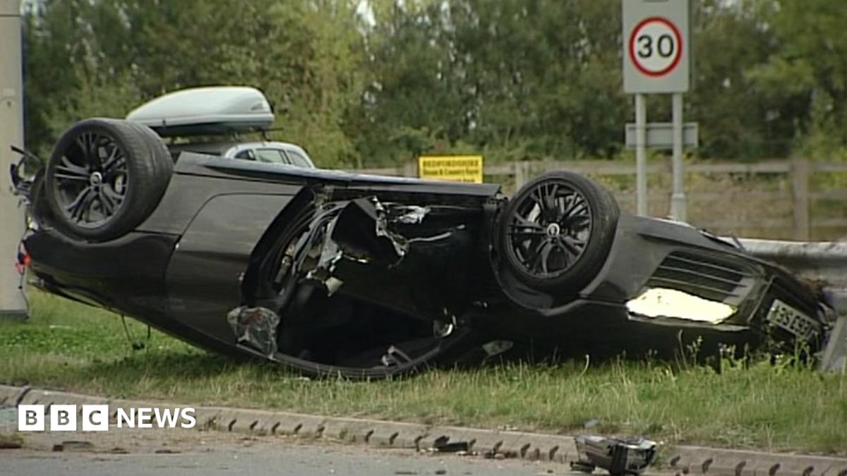 Bedford A6 death as Porsche drives off after Audi collision - BBC News