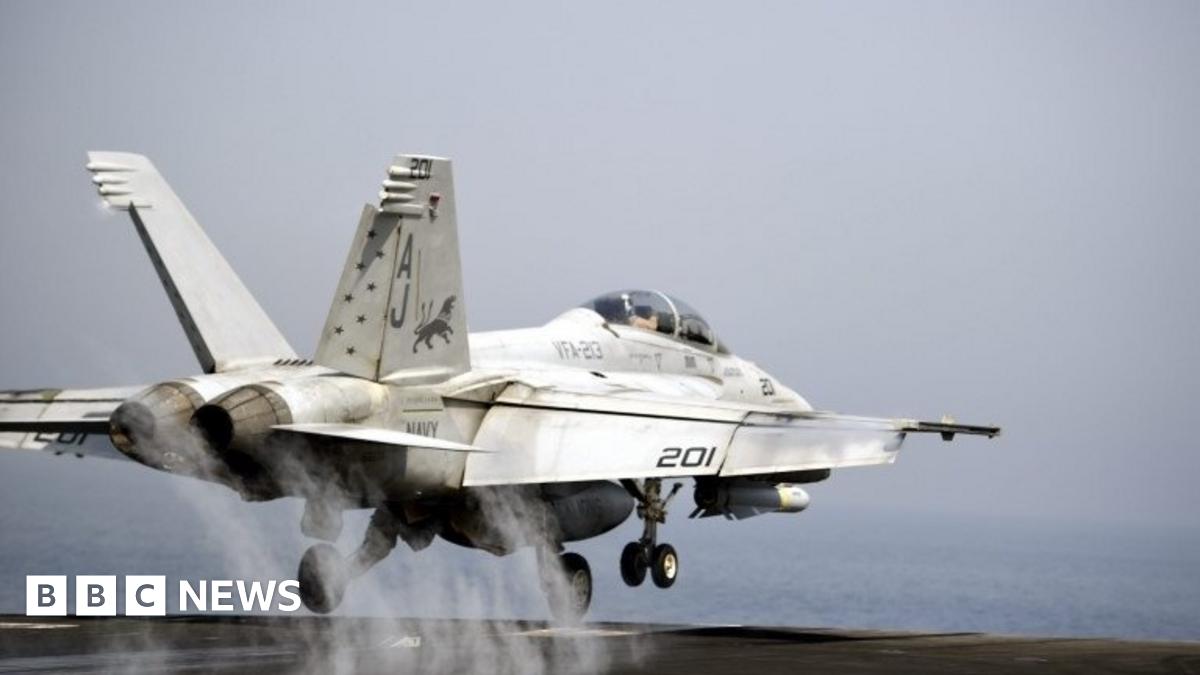 US air strike supports Iraqi troops under attack - BBC News