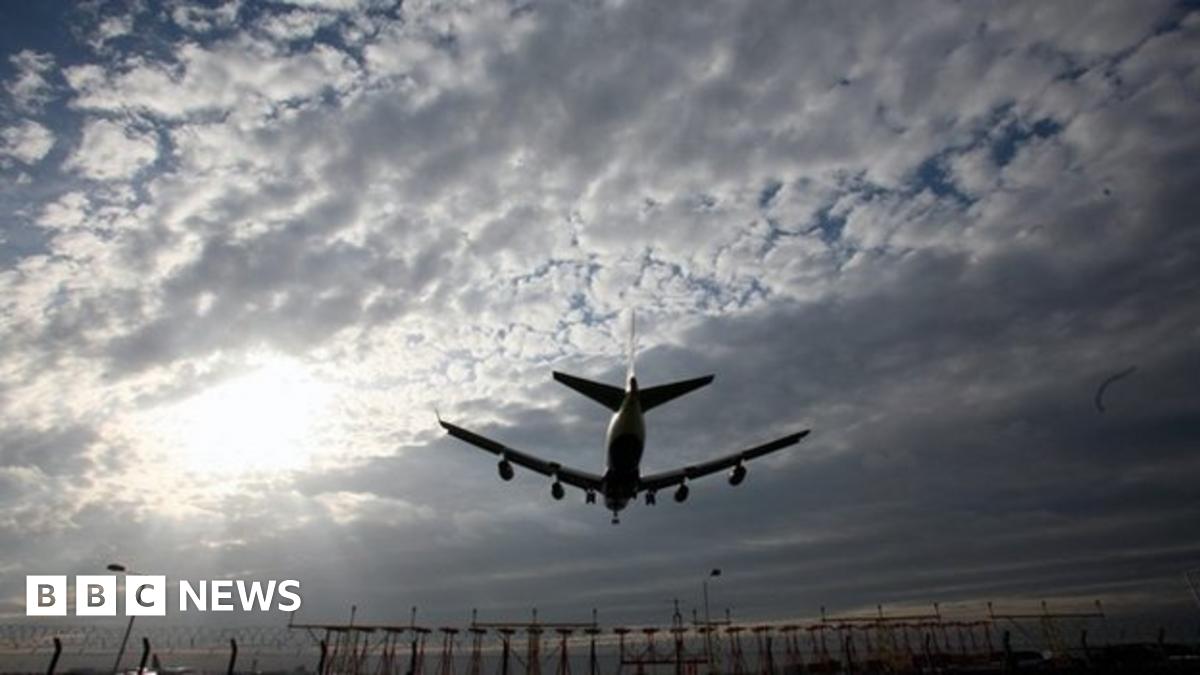 Heathrow flight path: 'Relentless' noise for residents - BBC News