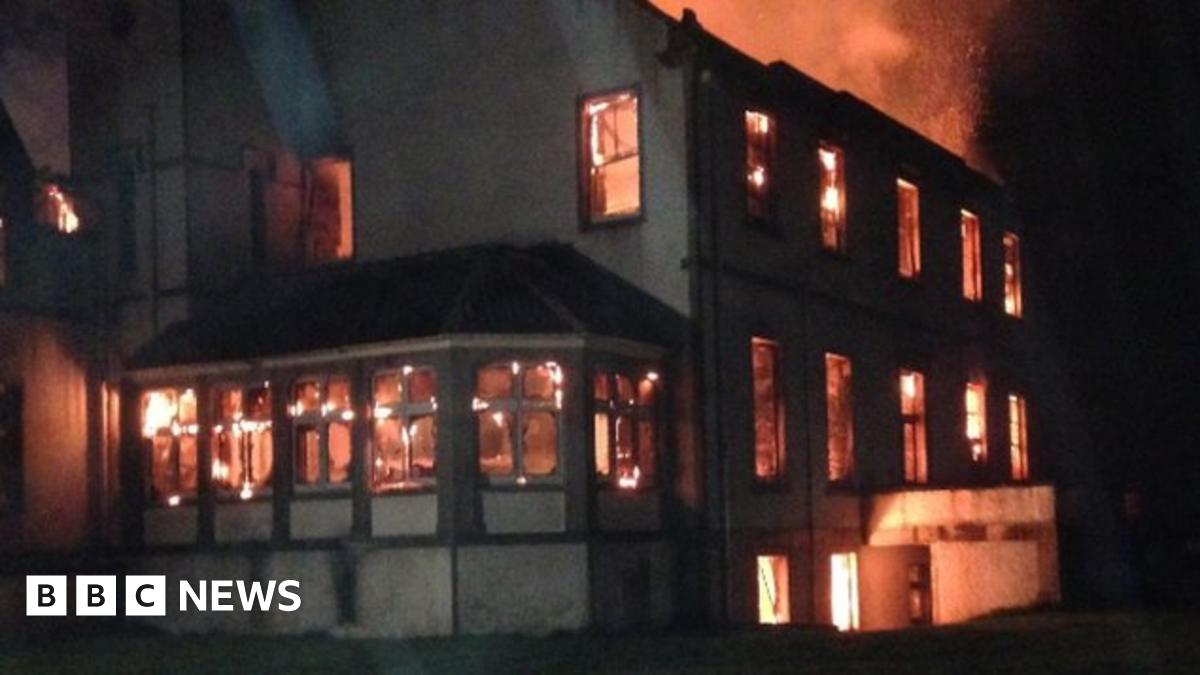 Historic Dunain House near Inverness destroyed in fire - BBC News