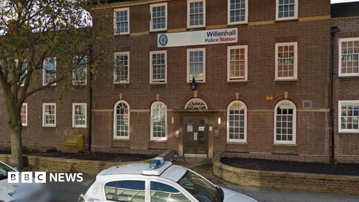 Three Walsall police stations and six bases to close - BBC News