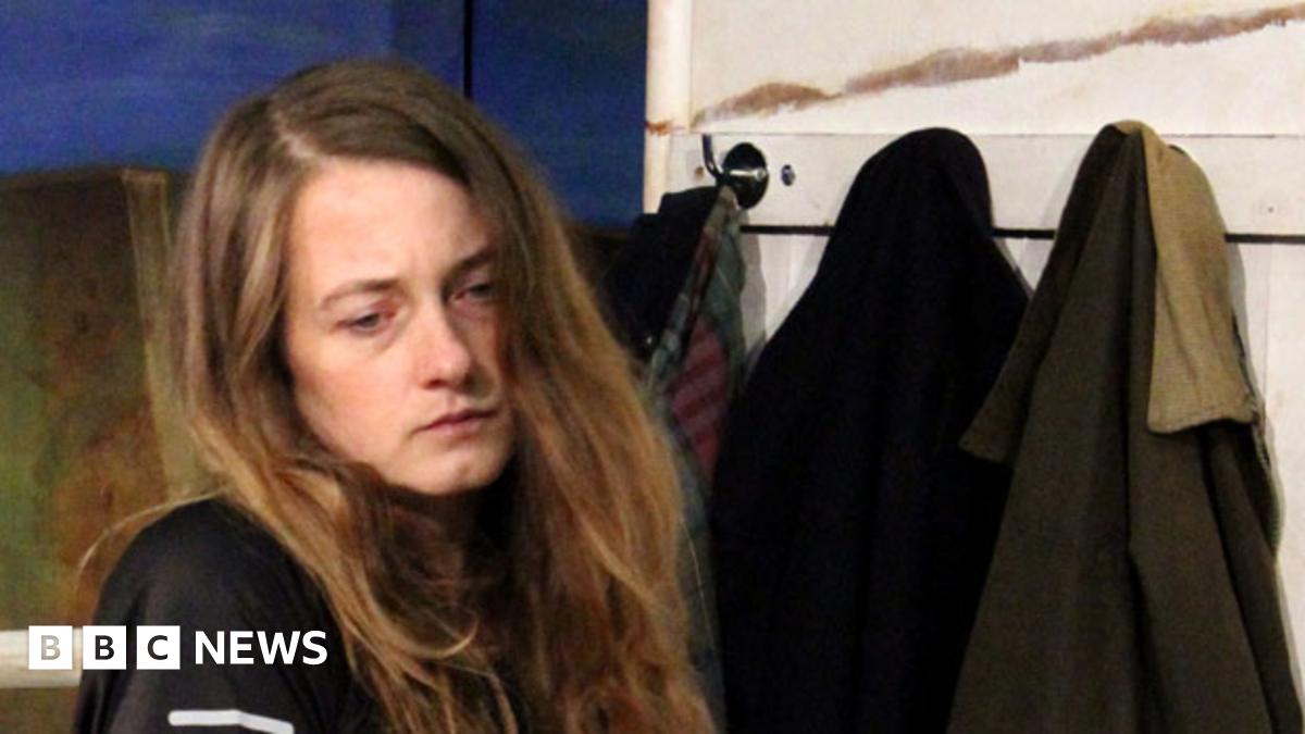 Deaf actress's journey from single mother to leading lady - BBC News