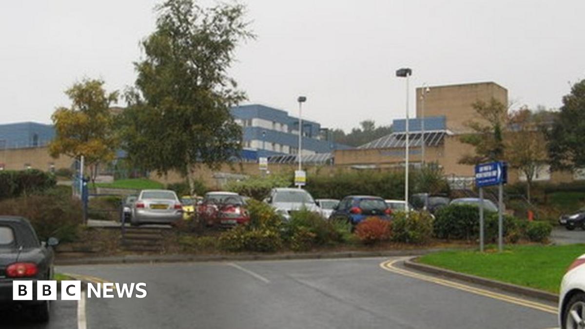 No interpreter offered to deaf woman during Perth hospital stay - BBC News