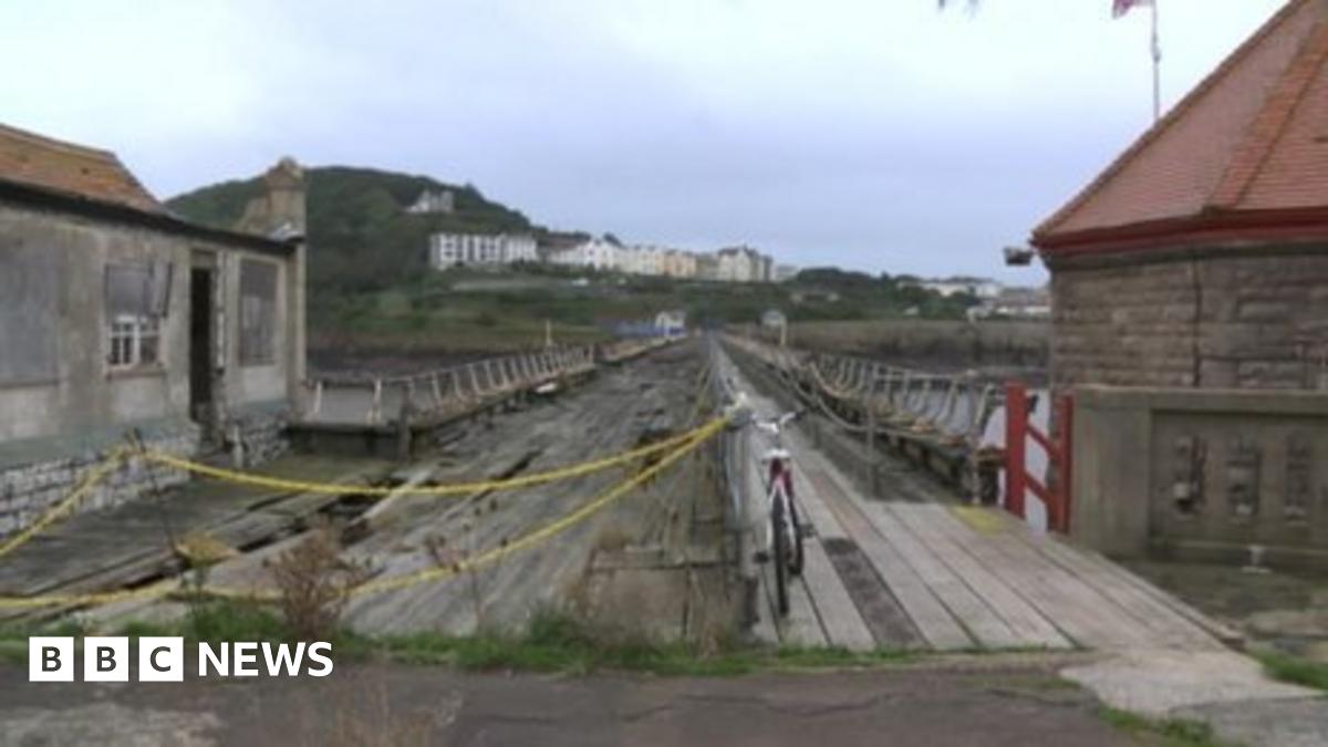 Pier developer's 'capability' questioned by councillor - BBC News